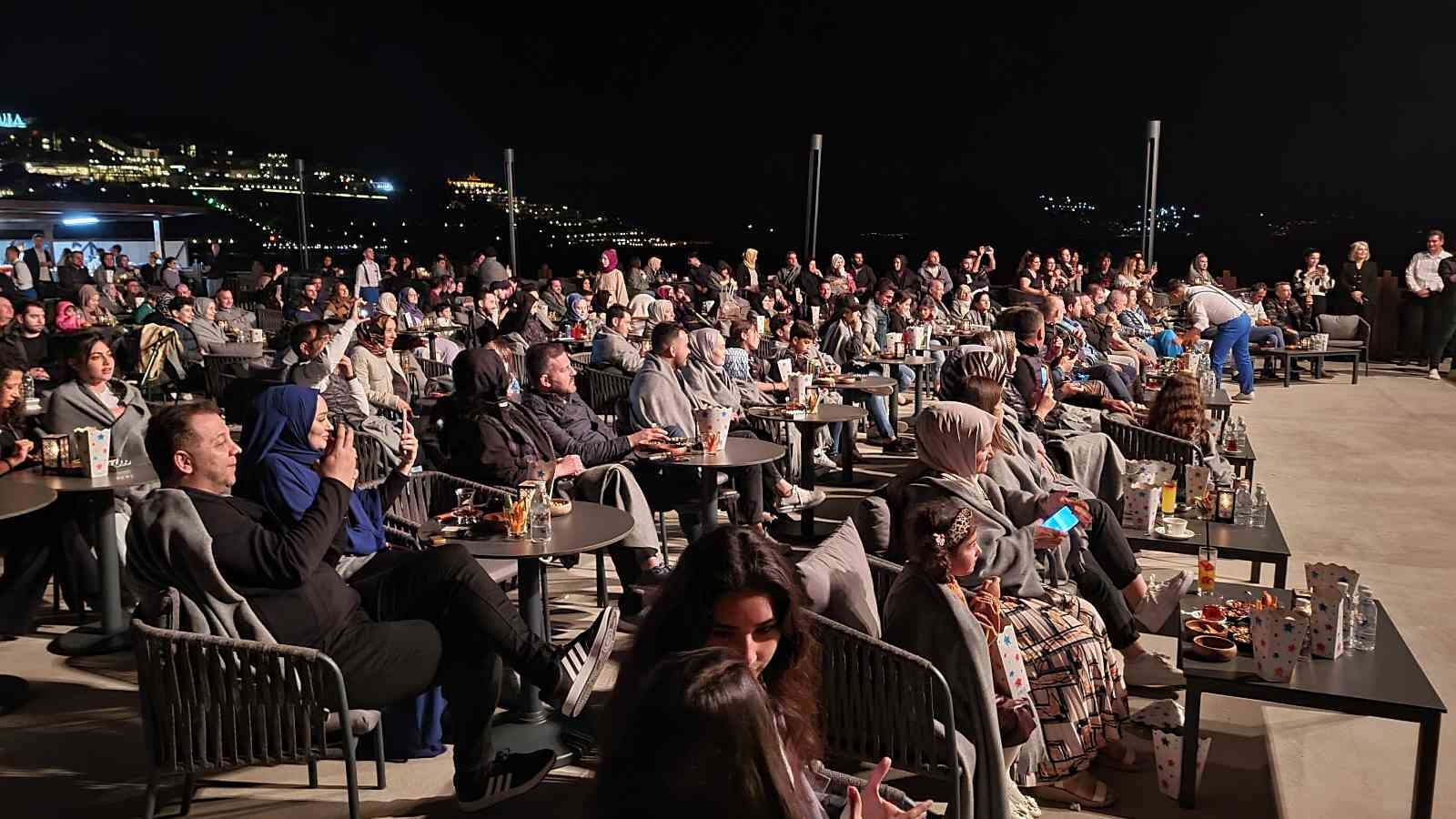 Zara, sesi ve güzelliği ile mest etti - Bodrum Kapak Haber - Bodrum ...