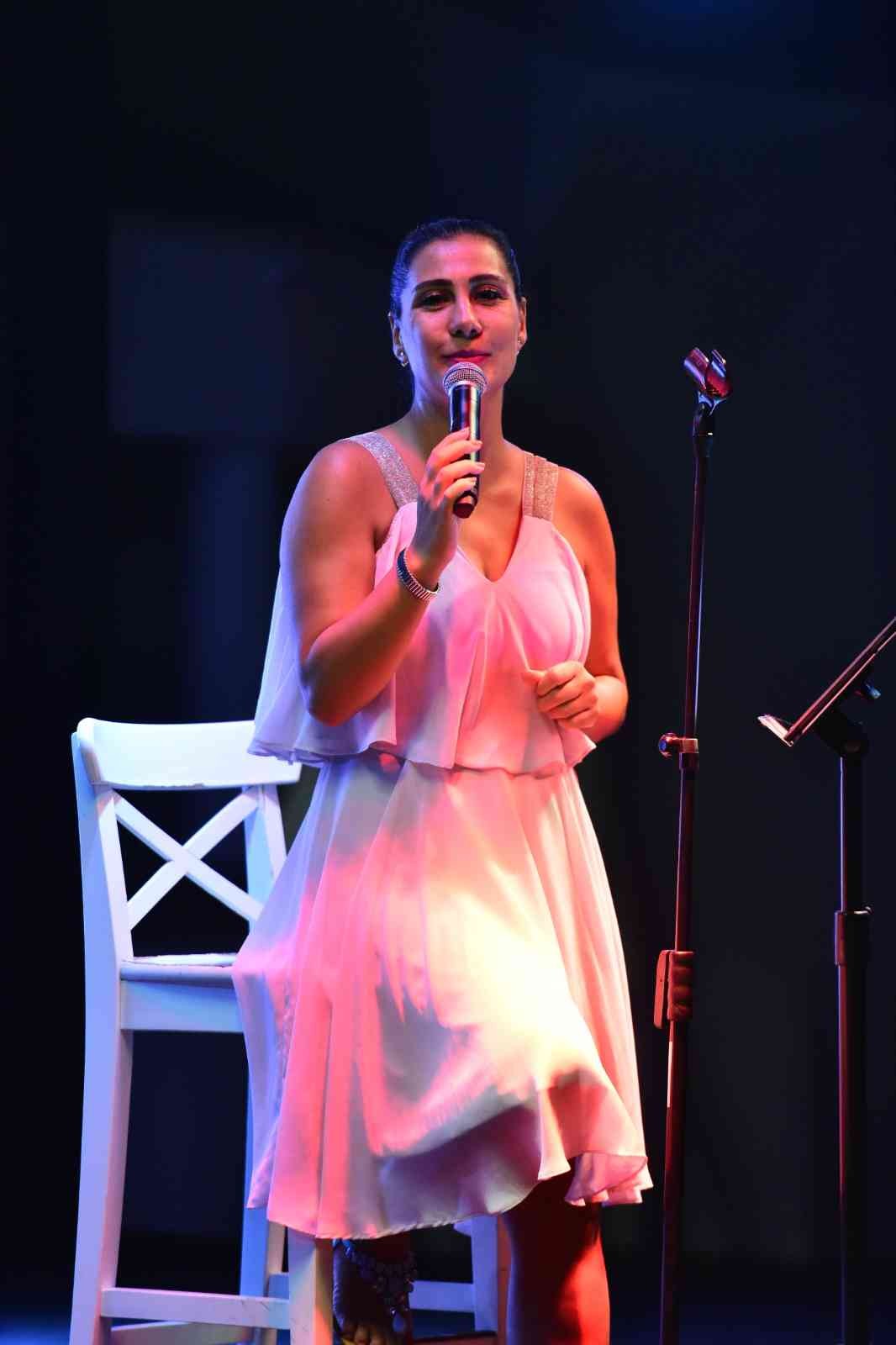 Enerjisiyle tatilcileri coşturdu - Bodrum Kapak Haber - Bodrum Haberleri