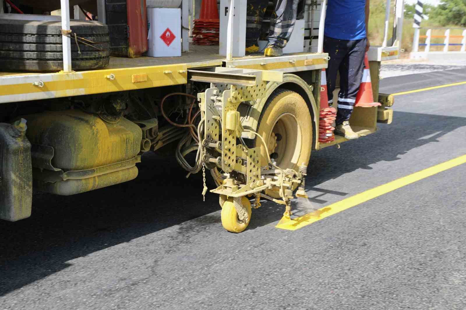 Büyükşehir 2023 yılında 797 kilometre yol çizgisi yaptı - Bodrum Kapak ...