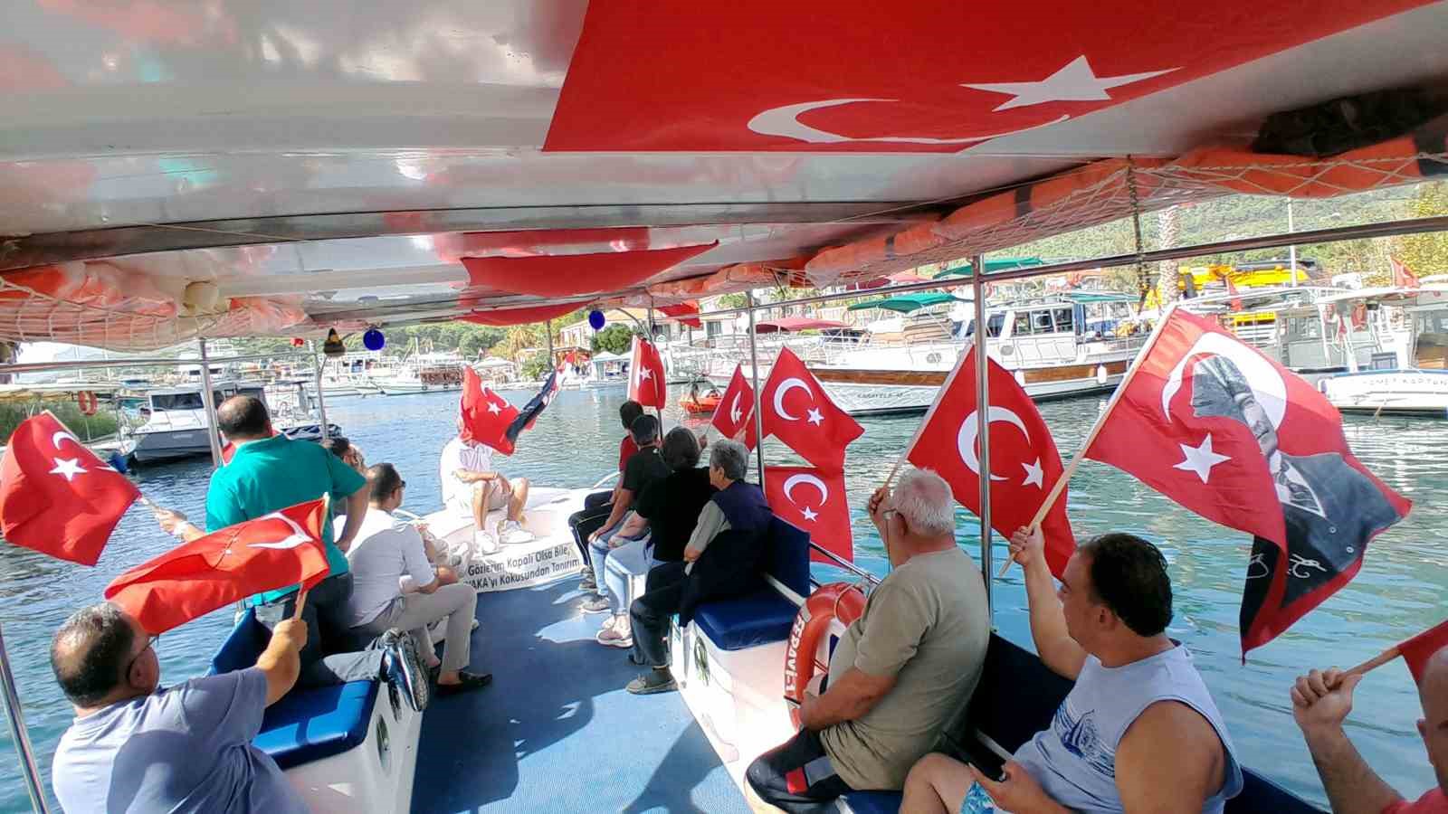 Akyaka’da Azmak tekne turunda 29 Ekim kutlaması - Bodrum Kapak Haber ...