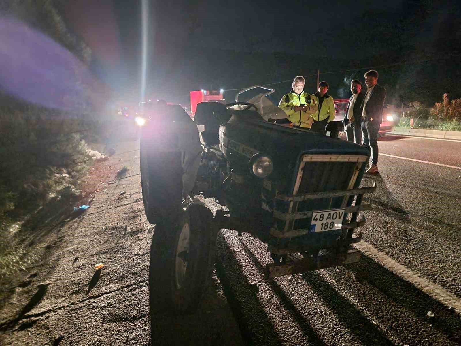 Kamyon traktöre arkadan çarptı: 1 yaralı - Bodrum Kapak Haber - Bodrum ...